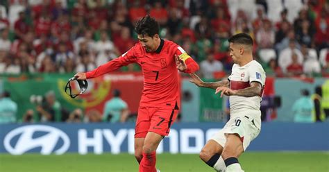 손흥민 마스크 벗고