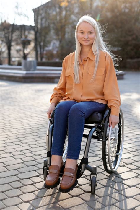 Aeltere Frau Mit Rollator Bilder Kostenloser Download Auf Freepik