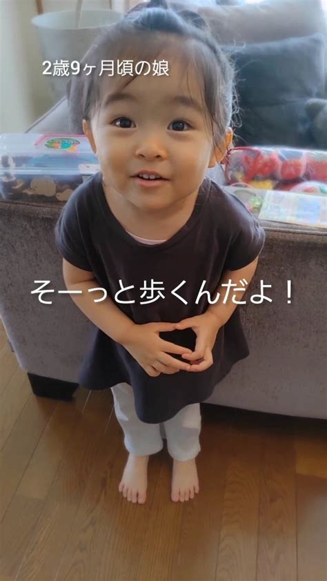 長女／6歳7ヶ月 次女／1歳4ヶ月 6歳🆚1歳の「じゃんけんぽん」 勝者は 次女🤣🤣🤣 長女よ、どんまいw むすめごはん