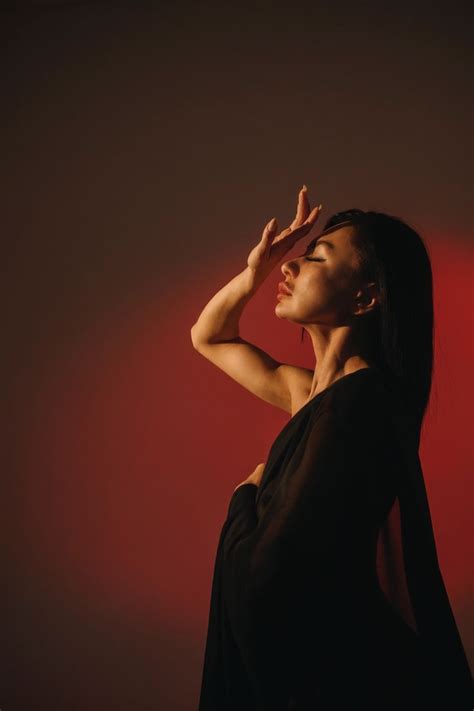 Пин на доске Доска3 Фотосессия Позы моделей Студийные портреты