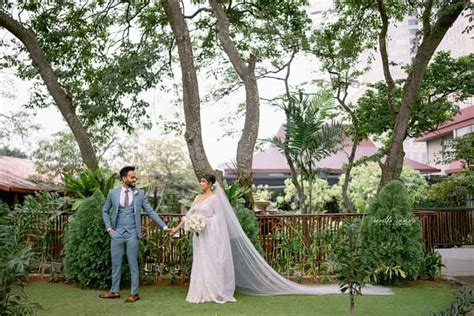 කලා තරු පිරිවරාගෙන කඩවසම් තරුණයෙකු සමග යුග දිවියට එළැඹුන සුරූපී නිළි කුරුළු නැතිනම් ටනාෂා