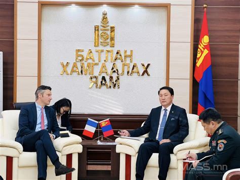 Батлан хамгаалахын сайд Г Сайханбаяр Франц улсын төлөөлөгчдийг хүлээн авч уулзлаа