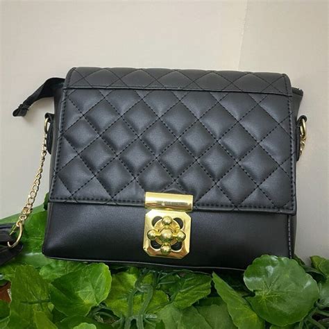 خرید و قیمت کیف دوشی زنانه مجلسی قفل چرخشی با بند دوشی بلند از غرفه