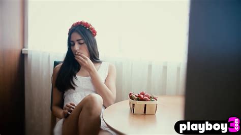 Hot Russian Babe Showing Off Hot Body During Sexy Outdoor Posing Session