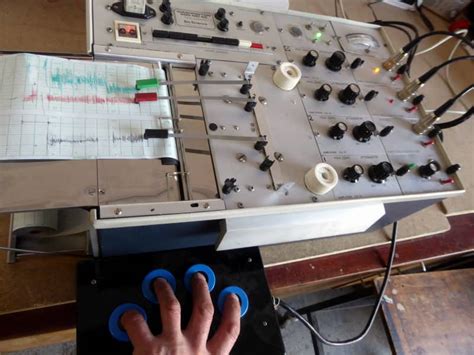 Practical Lie Detectorpolygraphseismographchart Recorder Electro Props Hire