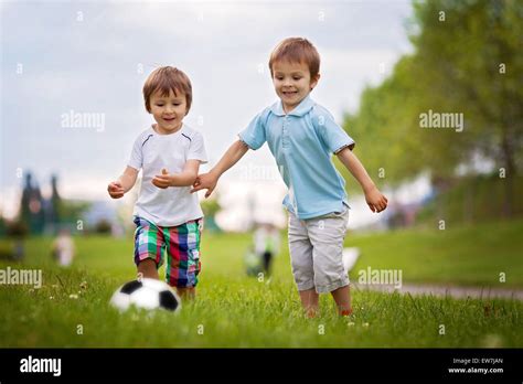 Jungs Fußball Socken Fotos Und Bildmaterial In Hoher Auflösung Alamy