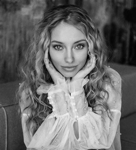 Anna Ioannova Scrolller