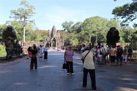 ភ្នំពេញ ប៉ុស្ដិ៍ ភ្ញៀវទេសចរ ខេត្តសៀមរាប កំពុង កើនឡើង វិញ ខណៈ
