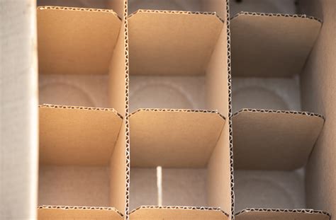 종이 상자에 골판지 파티션 포장 개념에 대한 음료 또는 스프레이 병 0명에 대한 스톡 사진 및 기타 이미지 0명 갈색 건강관리와 의술 Istock