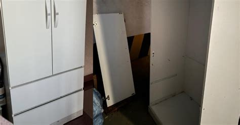 무료 나눔 받으러 온 커플 가구 박살 내고 사라져