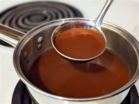 Sauce Fond Demi Glace Bouillon Et Consommé Une Clarification