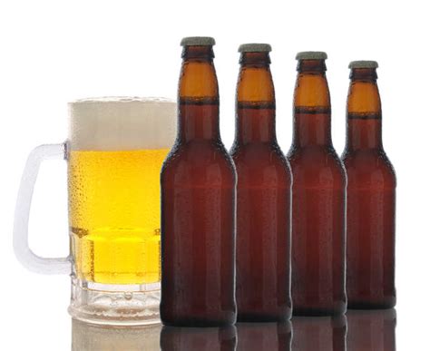 啤酒图片 玻璃杯和新鲜的啤酒素材 高清图片 摄影照片 寻图免费打包下载