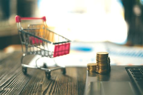 종이 작업 비즈니스 계획 비전 및 금융 분석 개념에 트롤리와 노트북 노트북 컴퓨터와 금융 그래프 동전 더미의 단계 개념에 대한 스톡 사진 및 기타 이미지 Istock