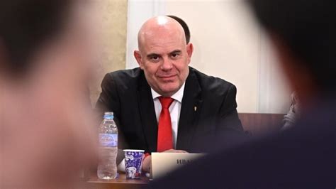 Прегрупиране или радост Иван Гешев може да запази поста си още поне 6 месеца