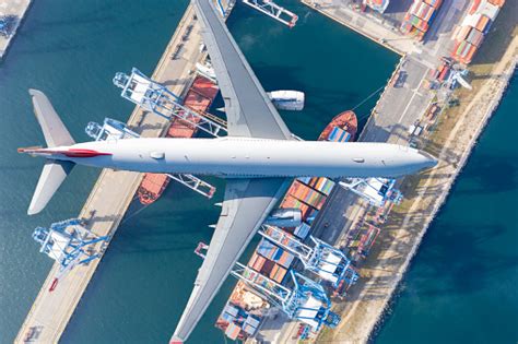 화물 운송 유통 창고 무역 항구 상업용 항구 화물선 및 화물기 날기에 대한 스톡 사진 및 기타 이미지 날기 비행기 선박 Istock