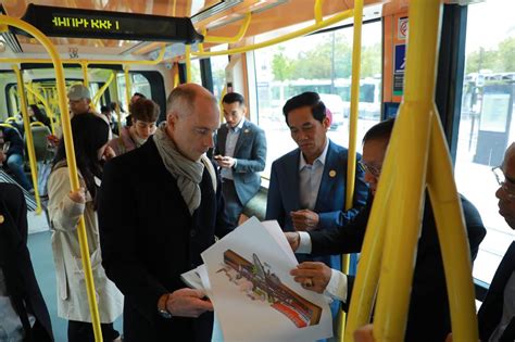 ឯកឧត្តម ឃួង ស្រេង ធ្វើបទបង្ហាញ និងចែករំលែកបទពិសោធន៍ជាមួយទីក្រុងនានា លើការអនុវត្តការរៀបចំទីក្រុង