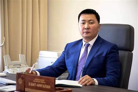 Э Бат Амгалан Ёстой архи уудаггүй хүнийг архи уудаг гээд байх юм ТАС МН