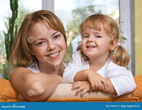 Moeder En Dochter Stock Foto Image Of Verhouding Kaukasisch