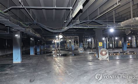 피해 차량 옮겨진 전기차 화재 지하 주차장 연합뉴스