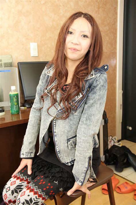 Kaede Sakura Blows Shang In His Hotel Room 318 Photos