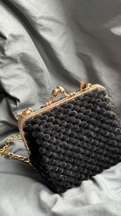 СУМКИ З НАМИСТИН ПРИКРАСИ Crystal Bags On Instagram Сумочка Mini «Що вона вміщує в себе