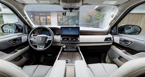 2023 링컨 네비게이터 가격 및 실내 제원 알아보기 차츄