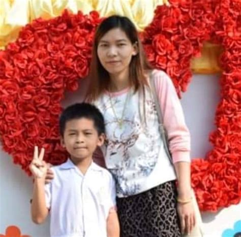 Khit မင်းအောင်လှိုင် မိန်းမ၊ သား၊ သမီးနဲ့ မြေးတွေက စင်ကာပူကို အပျော