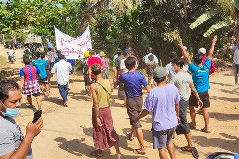 ပုသိမ်တွင် ရဲတပ်ဖွဲ့သေနတ်ပစ်လူစုခွဲသော်လည်း ဆက်လက် ဆန္ဒပြ