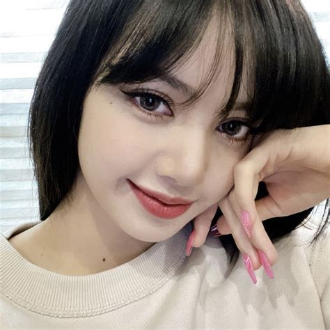 lisa selca ♡ 리사 save=follow 🎧