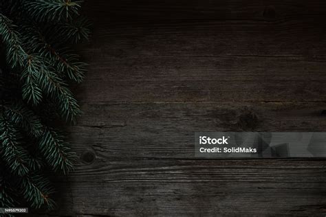 빈티지 회색 보드 배경에 전나무 가지에서 크리스마스 녹색 프레임입니다 전나무 가지의 프레임입니다 크리스마스 카드 공백 0명에 대한 스톡 사진 및 기타 이미지 Istock