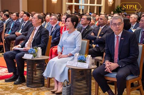 សម្តេចមហាបវរធិបតី ហ៊ុន ម៉ាណែត នាយករដ្ឋមន្ត្រី នៃព្រះរាជាណាចក្រកម្ពុជា