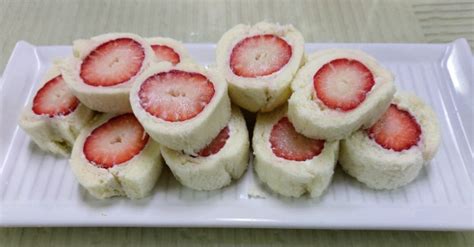 식빵 딸기 생크림 롤 케이크