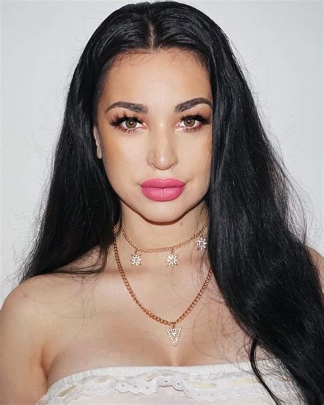 9 Hot Sexy Ena Friedrich Bikini Pics