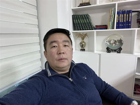 Хорих ял эдэлж буй иргэн Д Мөнх Эрдэнэд Ерөнхийлөгч уучлал үзүүлжээ