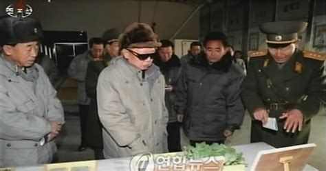 北김정일 군부대 양돈장 현지지도