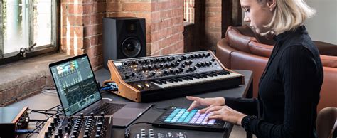 Novation Launchpad Pro MK Grid MIDI Controller und Sequenzer für Ableton Live Logic Pro