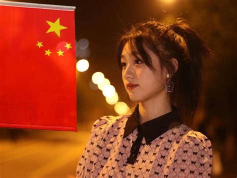 与国旗同框，与祖国共进——教育学院组织开展“我与国旗合个影”主题活动 教育学院