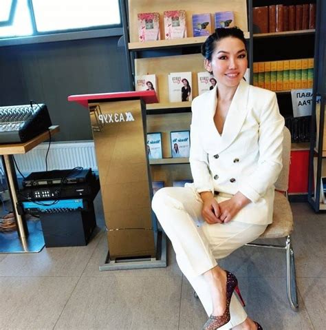 1 Платье юбка топ өсгийт өмс 👛👙👠👒 2 Өөрийгөө өдөр бүр тольдож өөртөө хайртайгаа хэлж бай😊