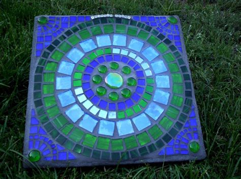 Concrete Stepping Stone Molds Diy Mosaic Garden Mosaic Garden Art Mosaic Stepping Stones