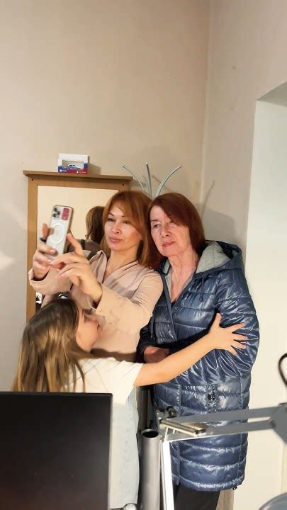 Долгожданная встреча дочери матери и внучки Youtube