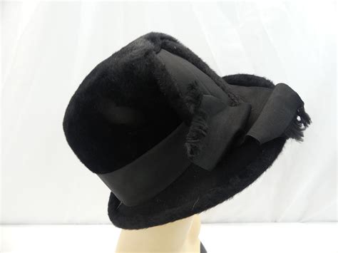 At Auction Vintage 195060s Chesterfield La Vionsie Black Plush Hat