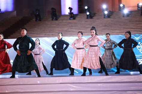 “Сүүн зам” бүжгийн наадамд Монгол Японы 500 гаруй бүжигчин оролцов