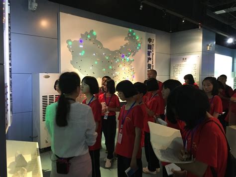 上犹县社溪中学师生来我校参观地质博物园馆 江西应用技术职业学院 地质博物馆