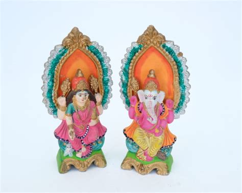 Индийски статуи на Ганеша и Лакшми подарък от д р Мона Каушик Slavis Show