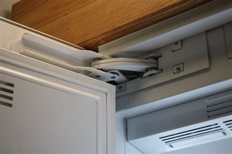 Overview The New Slim Integrated Si1 Concealed Hinges