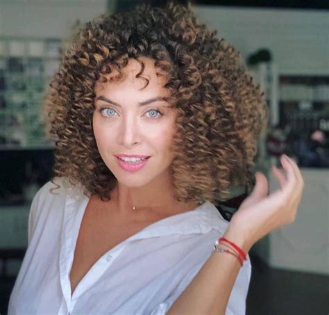 Сестра Жанны Фриске показала неизданное фото беременной певицы