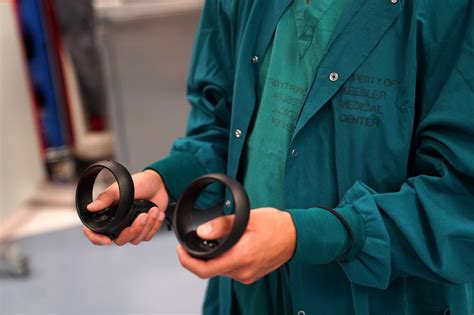 Keesler Leverages Virtual Reality To Train Robotic Surgery Air