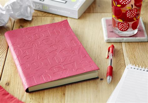 8 Things Every College Girl Should Have In Her Bag