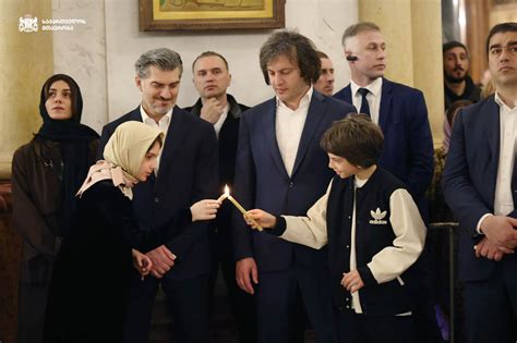 საქართველოს პრემიერ მინისტრი ირაკლი კობახიძე სამების საკათედრო ტაძარში სააღდგომო ლიტურგიას