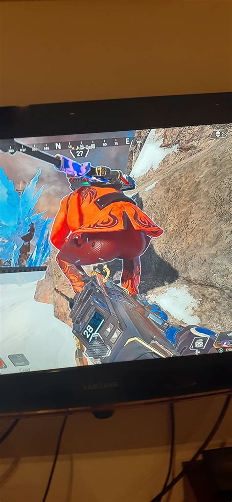 Everyone Thinking Loba Is The Most Thicc Legend Never Played With A Crypto Teammate I Guess